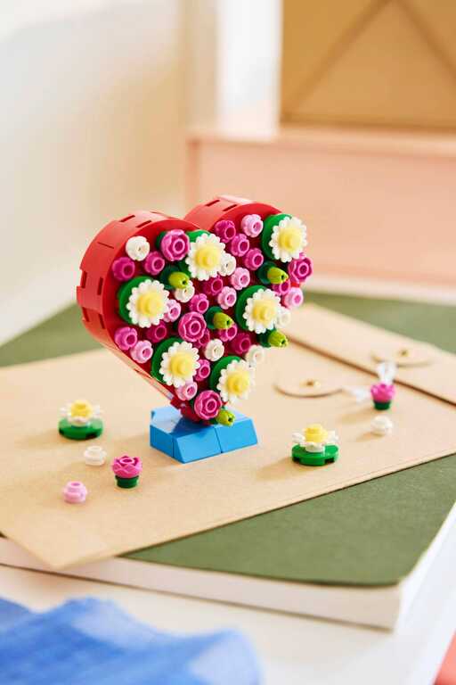 LEGO® Love Letters - MyBricks.net