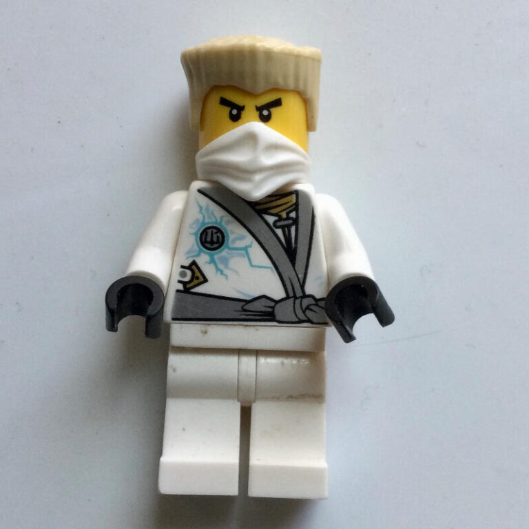 Zane - Rebooted with Techno Robe - MyBricks.net